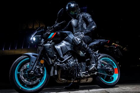 D Jate Llevar Por La Reina De Las Hyper Naked La Mt Motos Ausi