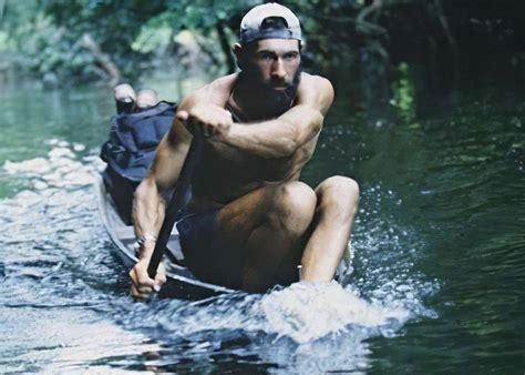 À Paris l aventurier Mike Horn raconte son tour du monde autour de l
