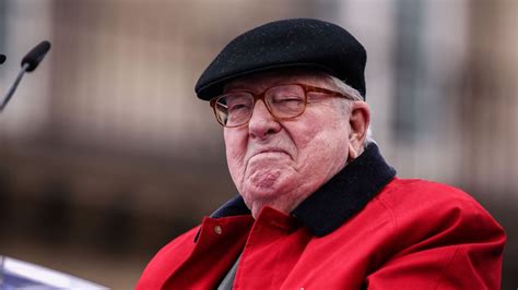 Jean Marie Le Pen Hospitalis Victime D Un Malaise Son Tat Est