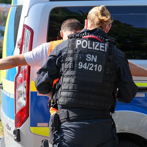 Polizist Gibt Zu Ich War Aktivist Bei Der Letzten Generation SWR