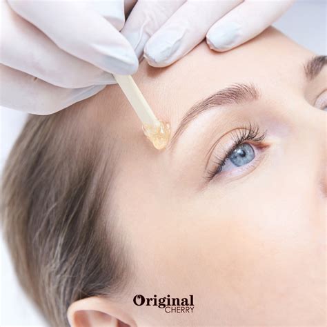 Depilación facial pinzas o cera