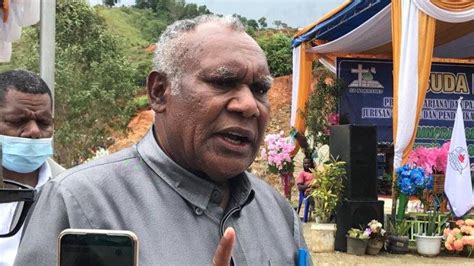 Tokoh Gereja West Papua Minta Egianus Bebaskan Pilot Susi Air 8 Syarat