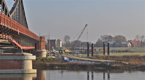 Ruszyły prace przy budowie mostu tymczasowego FOTO Ścinawa nad Odrą