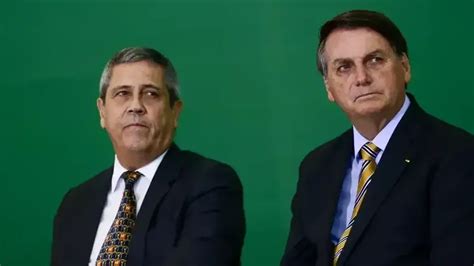 Relatório da PF aponta Bolsonaro Cid Braga Netto e Heleno como líder