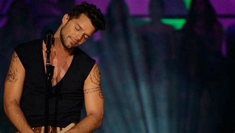 Instagram Censura Foto De Ricky Martin Donde Besa A Su Hijo En La Mejilla