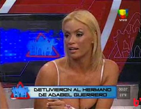 CLAUDIA FERNANDEZ CLAUDIA FERNÁNDEZ Y ANIMALES SUELTOS HOY A LAS 23