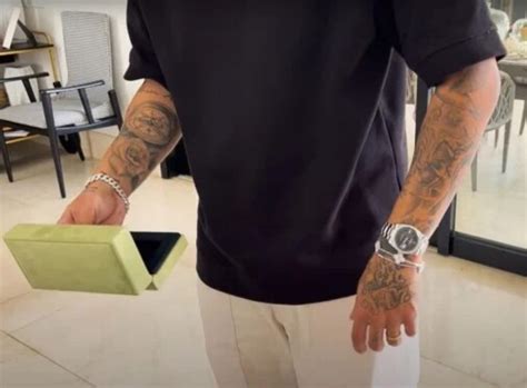 Roupas joias acessórios e mais Virgínia Fonseca presenteia Zé Felipe