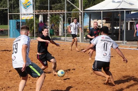 Pato Bragado Promove Disputas De Futebol De Areia E Atividades