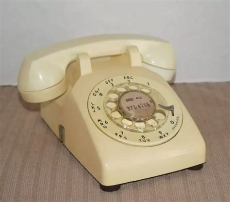 VINTAGE BELL SYSTEM Western Electric 500DM Ivory Rotary Dial Desk Phone