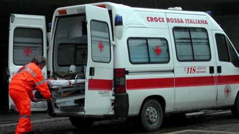 Bimbo Di Tre Anni Muore Annegato In Piscina A Palermo La Stampa