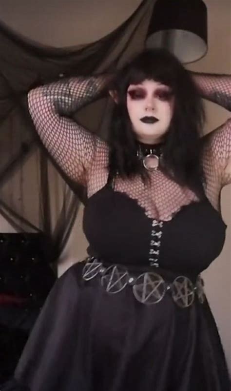 Pin By Jade Foy On Fashion Inspo Plus Size Goth Curvy Girl Outfits Goth Outfits Plus Size