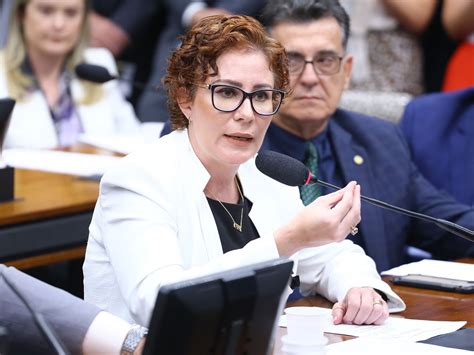 Carla Zambelli e hacker da vaza jato são alvos de operação da PF Por