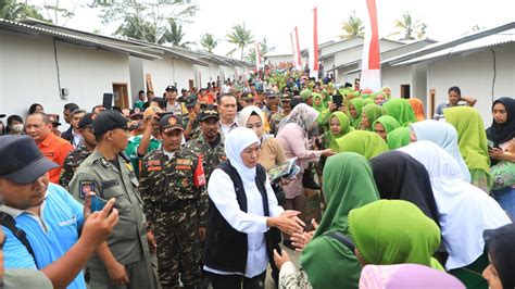 Gubernur Khofifah Resmikan 68 Huntara Dan Jembatan Resapombo Di Blitar