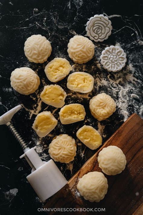 Snow Skin Mooncake With Custard Filling Omnivore S Cookbook
