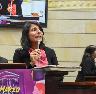 Gustavo Petro le habría pedido ya la renuncia a su ministra Irene Vélez