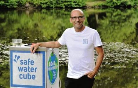 Découvrez la Safe Water Cube une fontaine qui rend l eau potable sans