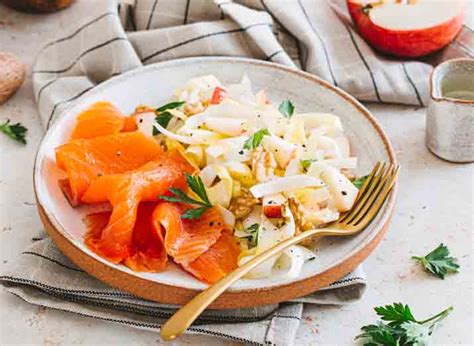 Truite Fum E Salade D Endives Pommes Et Noix Poissons Coquillages