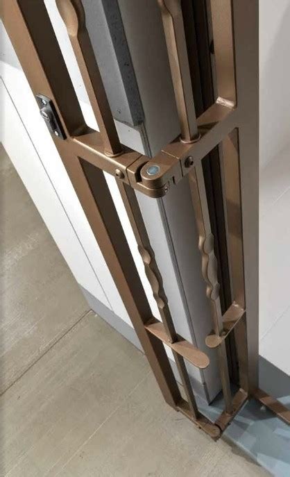 Grate E Inferriate Apribili Con Snodo Per Finestre E Porte In Ferro E