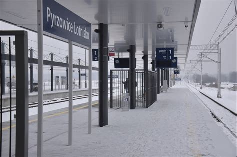 Koleje Śląskie dojeżdżają na lotnisko Katowice Pyrzowice zdjęcia