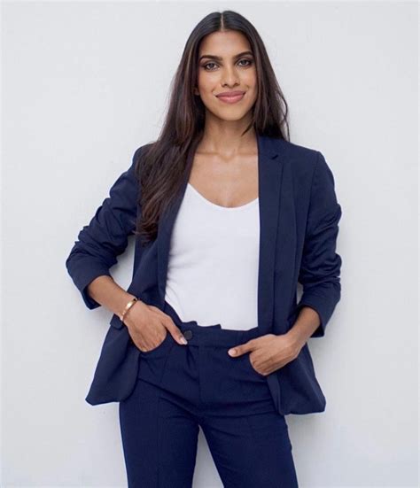 7 Potret Priyanka Annuncia Miss Universe Singapura 2023