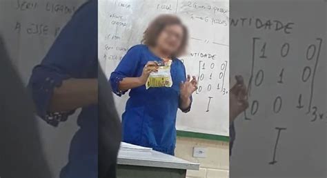 Vídeo Aluno dá esponja de aço para professora negra no DF Parahybano