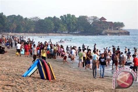 Empat Wisatawan Tewas Tersapu Ombak Pantai Anyer ANTARA News