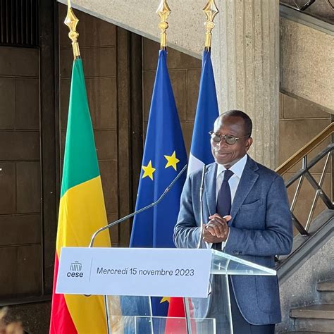 France Patrice Talon inaugure l oeuvre de lartiste Béninois Thierry