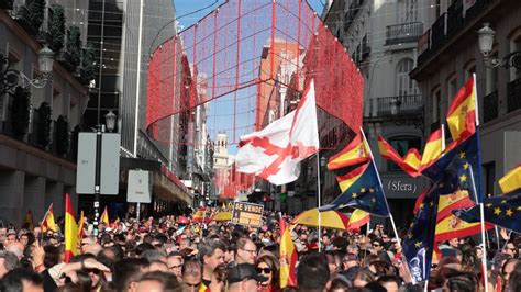 Manifestaciones contra la amnistía más de 3 000 personas se concentran