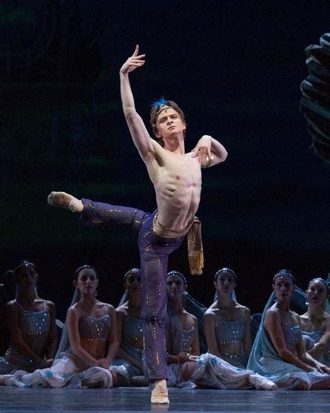 Daniil Simkin in Le Corsaire at Teatro Colón Photo by Máximo