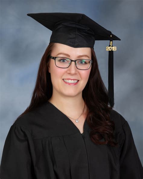Top Pictures Poses For Cap And Gown Pictures Full Hd K K