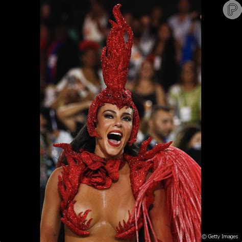 Paolla Oliveira Desfilou Na Grande Rio Como Rainha De Bateria Pelo