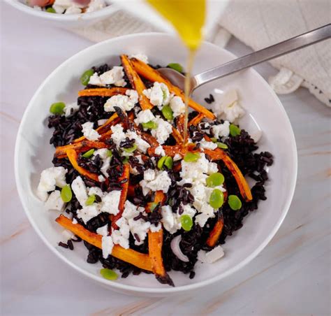 Salade de riz noir carottes feta fèves à tomber