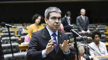Direto de Brasília Randolfe Rodrigues manda aviso após instalação de