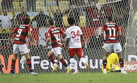 Atuações do Bragantino Massa Bruta desperdiça chances e é derrotado