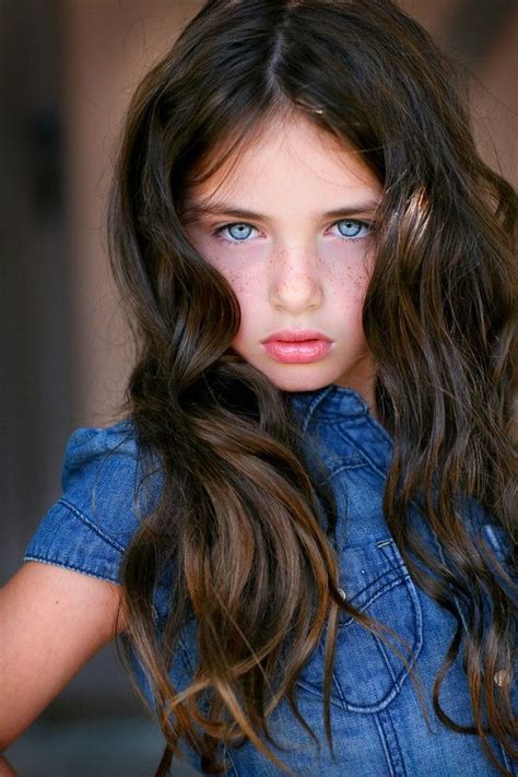 CELEBRIDADES FEMENINAS Por E TValens Lily Kruk Otra Preciosa Modelo