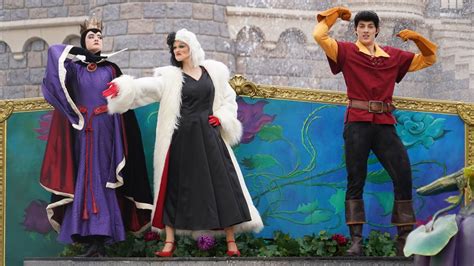 Disney Villains Den With Cruella De Vil Gaston The Evil Queen