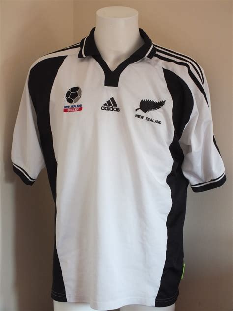 New Zealand 2001 Home Kit