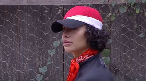 Aline Se Magoa Distanciamento De MC Gui Em A Fazenda