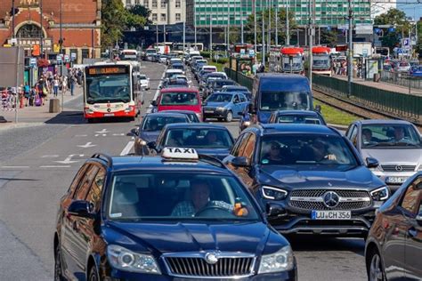 Polaków nie stać na posiadanie samochodu Zaskakujące wyniki badania