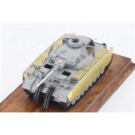 Border Model BT 008 1 35 Pz Kpfw IV Ausf J Late
