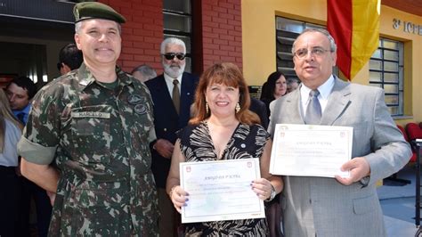 Delegados recebem homenagem do Exército Brasileiro Polícia Civil RS