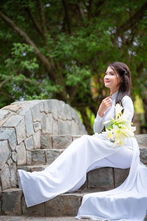 Concept chụp ảnh áo dài với hoa loa kèn đẹp nhẹ nhàng LOVE ÁO DÀI