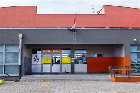 Grad Dugo Selo prvi uvodi zaštitare u škole NACIONAL HR News portal