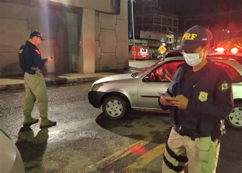 Mais de 30 motoristas são flagrados dirigindo embriagados no fim de