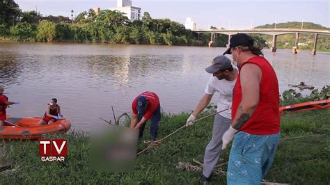 Corpo de um homem é encontrado boiando no Rio Itajaí Açu em Gaspar TV