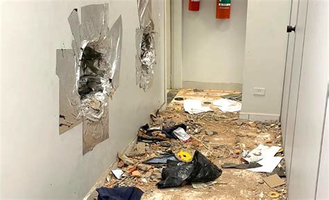 Bandidos Quebram Parede De Banco Arrombam Cofre E Levam Dinheiro Em