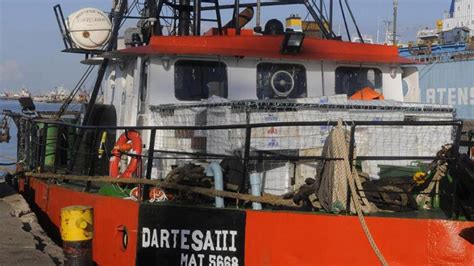 Un Barco Pesquero Se Hundi Tras Chocar En La Entrada Del Puerto La