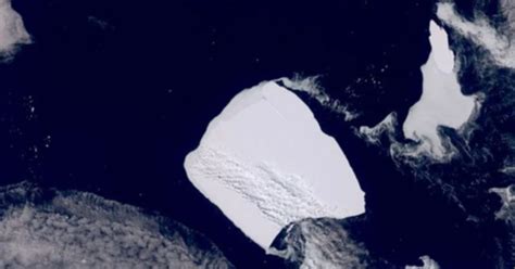 Satélite mostra maior iceberg do mundo em movimento