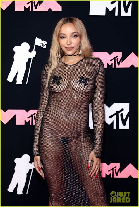 Tinashe Wears Most Daring Look Yet Goes Nearly Naked On Mtv Vmas