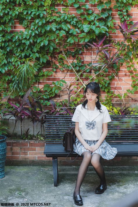 糖 JKL 018 Outdoor JK Uniform Photo Album Share erotic Asian girl